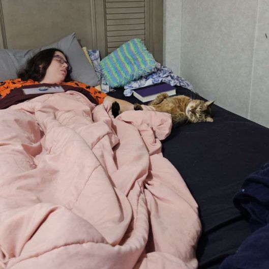 Professional Cuddler in Belding, Michigan | ElizabethLynnR