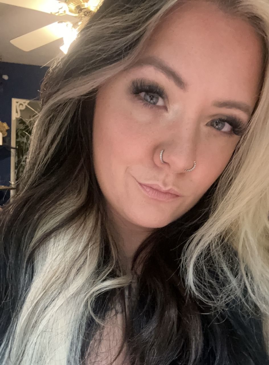 Professional Cuddler in Whitsett, North Carolina | ScarletMae