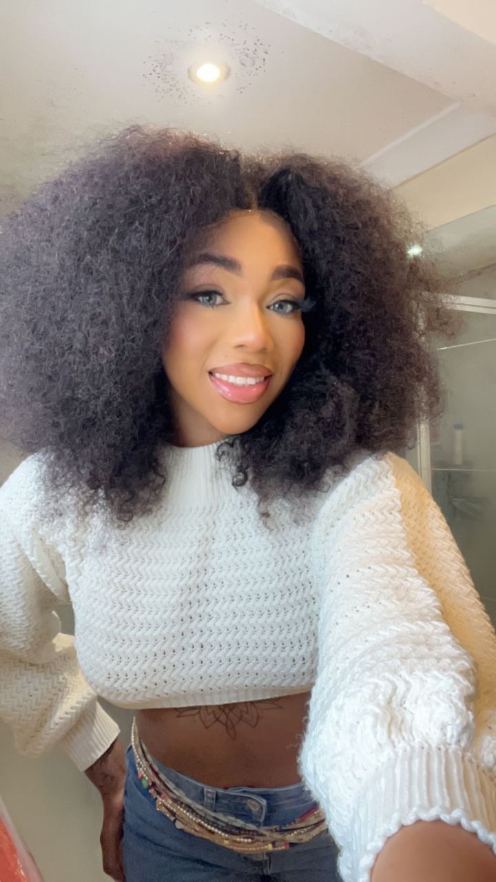 Professional Cuddler in London, England | QueenParis