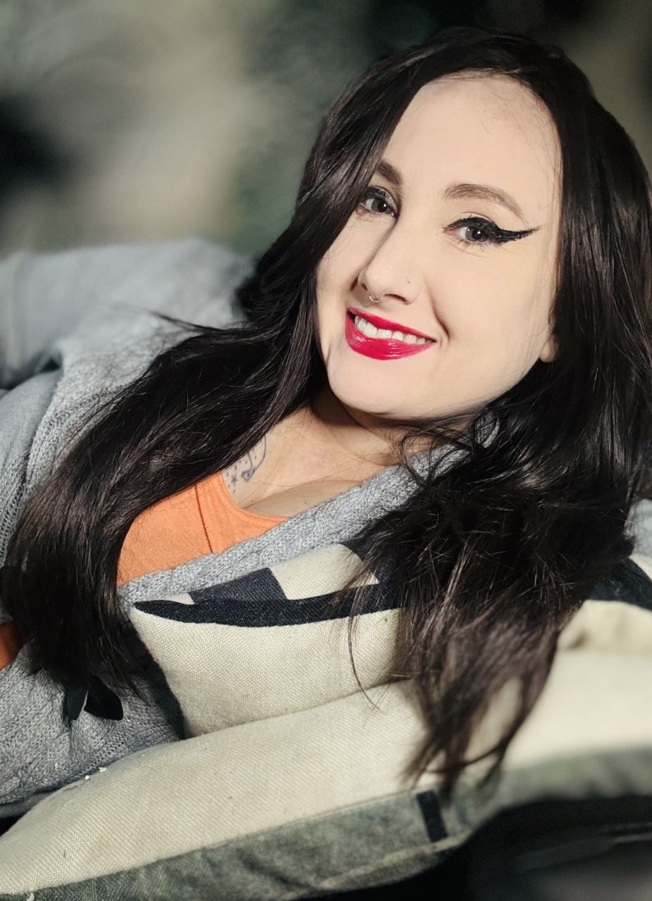 Professional Cuddler in Westbury, New York | Ruby_Red