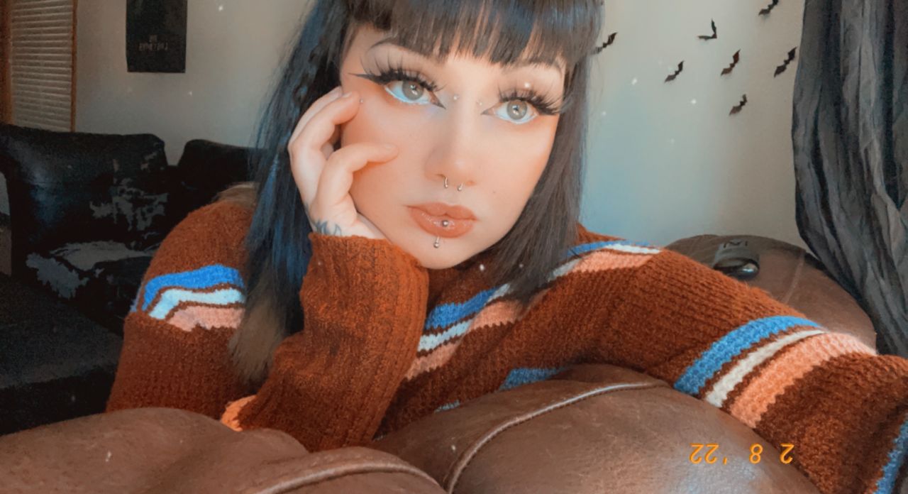 Professional Cuddler in Portland, Oregon, US | ravensimp23