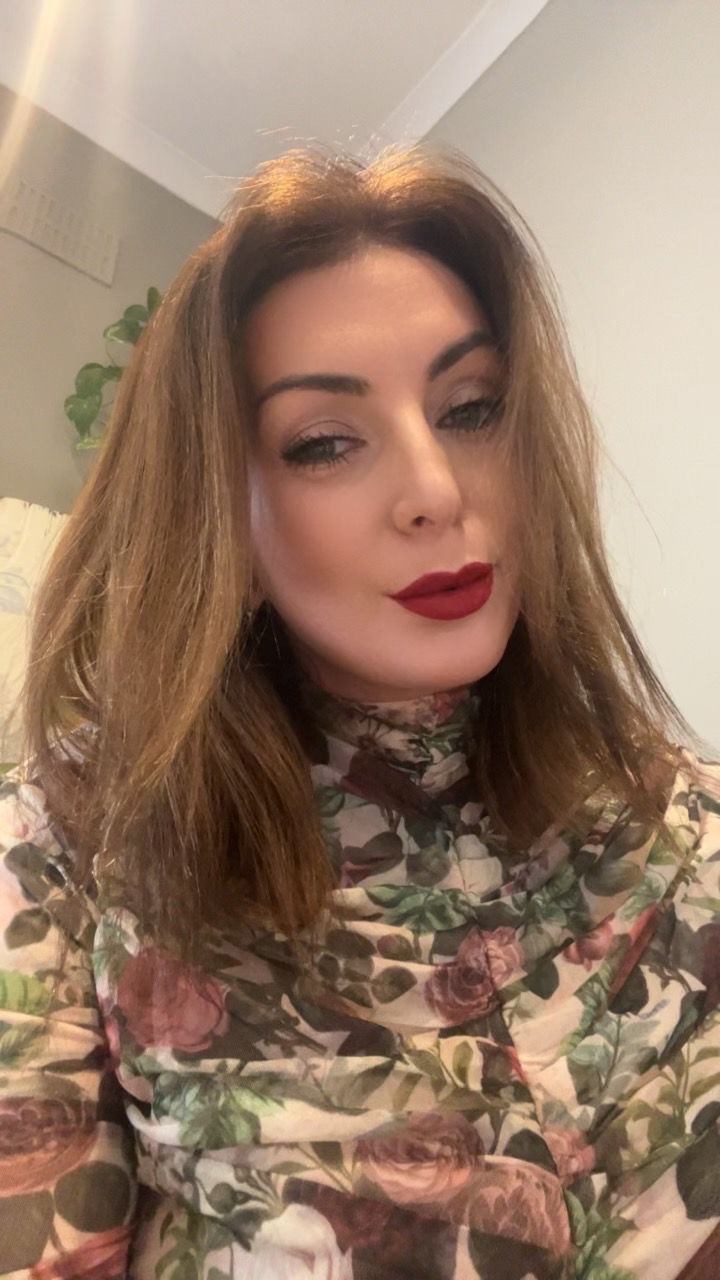 Professional Cuddler in London, England | abbygabi