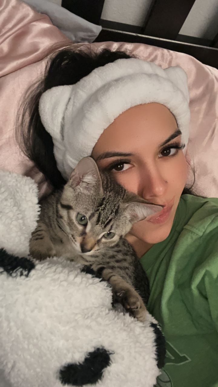 Professional Cuddler in Miami-Dade, Florida | AshleyyHugs