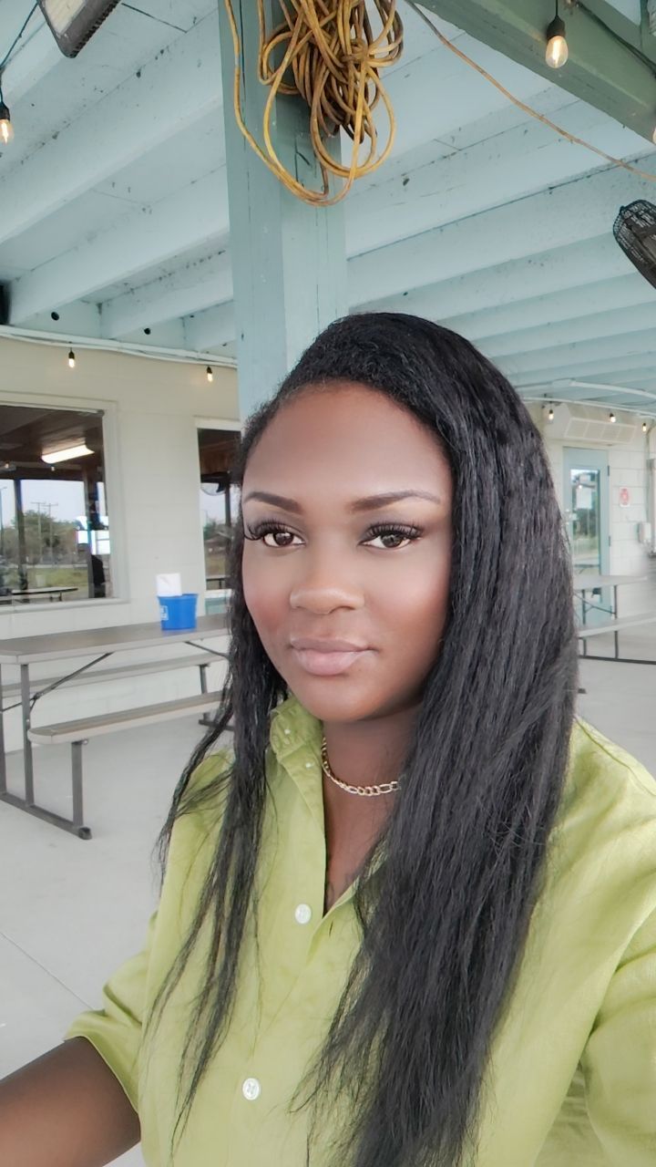 Professional Cuddler in Irving, Texas | ParisMoe